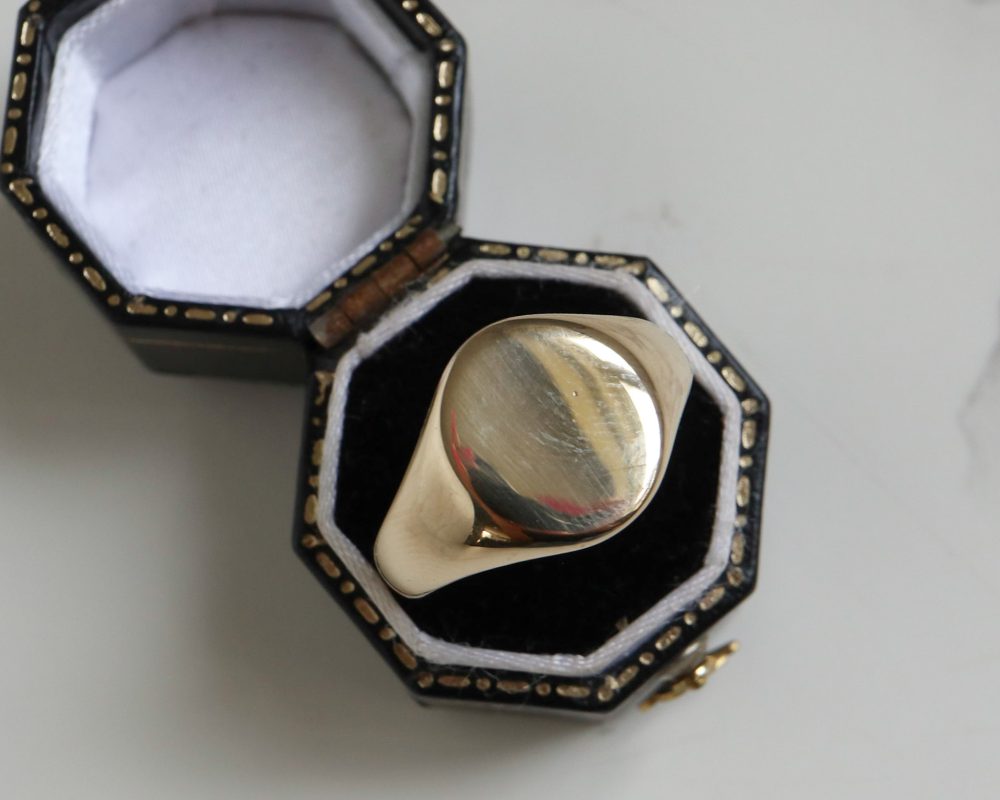 Vintage 9ct Gold Oval Signet Ring - Aladdins Cave Jewellery