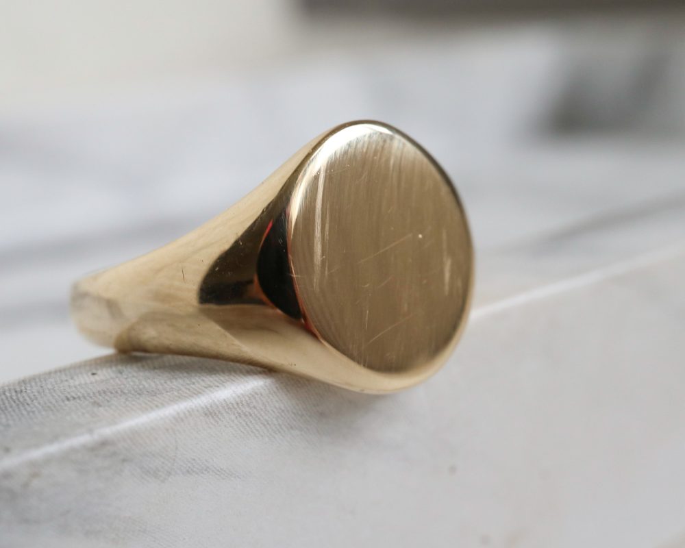 Vintage 9ct Gold Oval Signet Ring - Aladdins Cave Jewellery