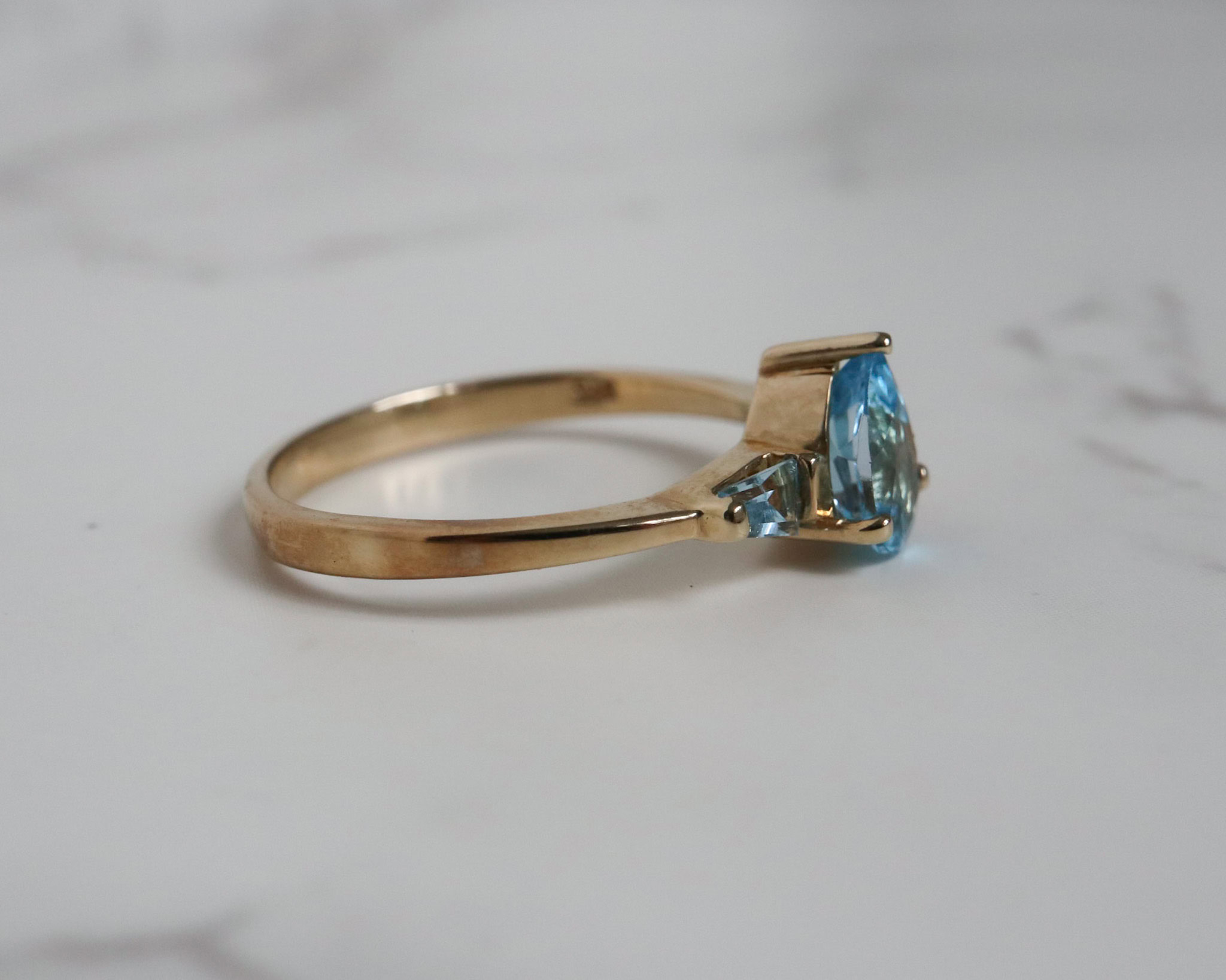 Vintage Blue Topaz Ring - Aladdins Cave Jewellery