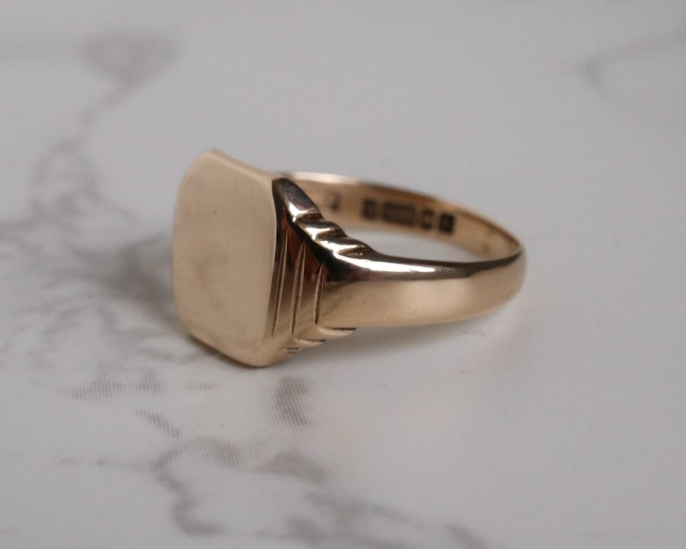 Vintage 9ct Gold Signet Ring 1971 - Aladdins Cave Jewellery