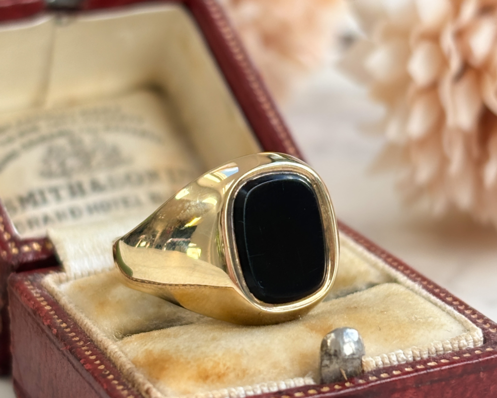 Vintage Onyx Signet Ring 9ct Gold 1975 - Aladdins Cave Jewellery